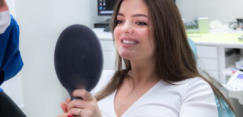 Dents jaunes : Quel soin dentaire pour blanchir votre sourire